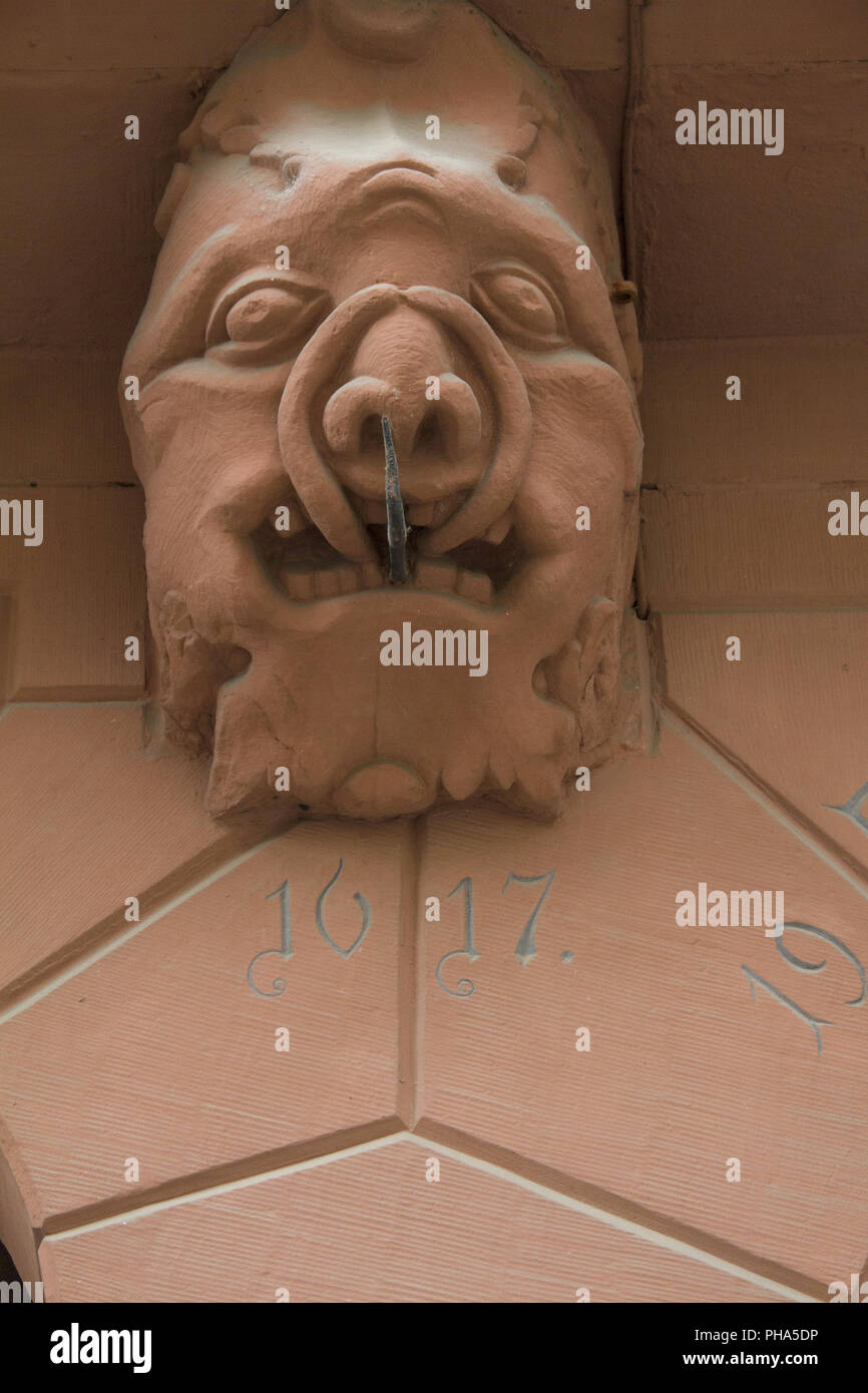 Grotesque figure hi-res stock photography and images - Alamy