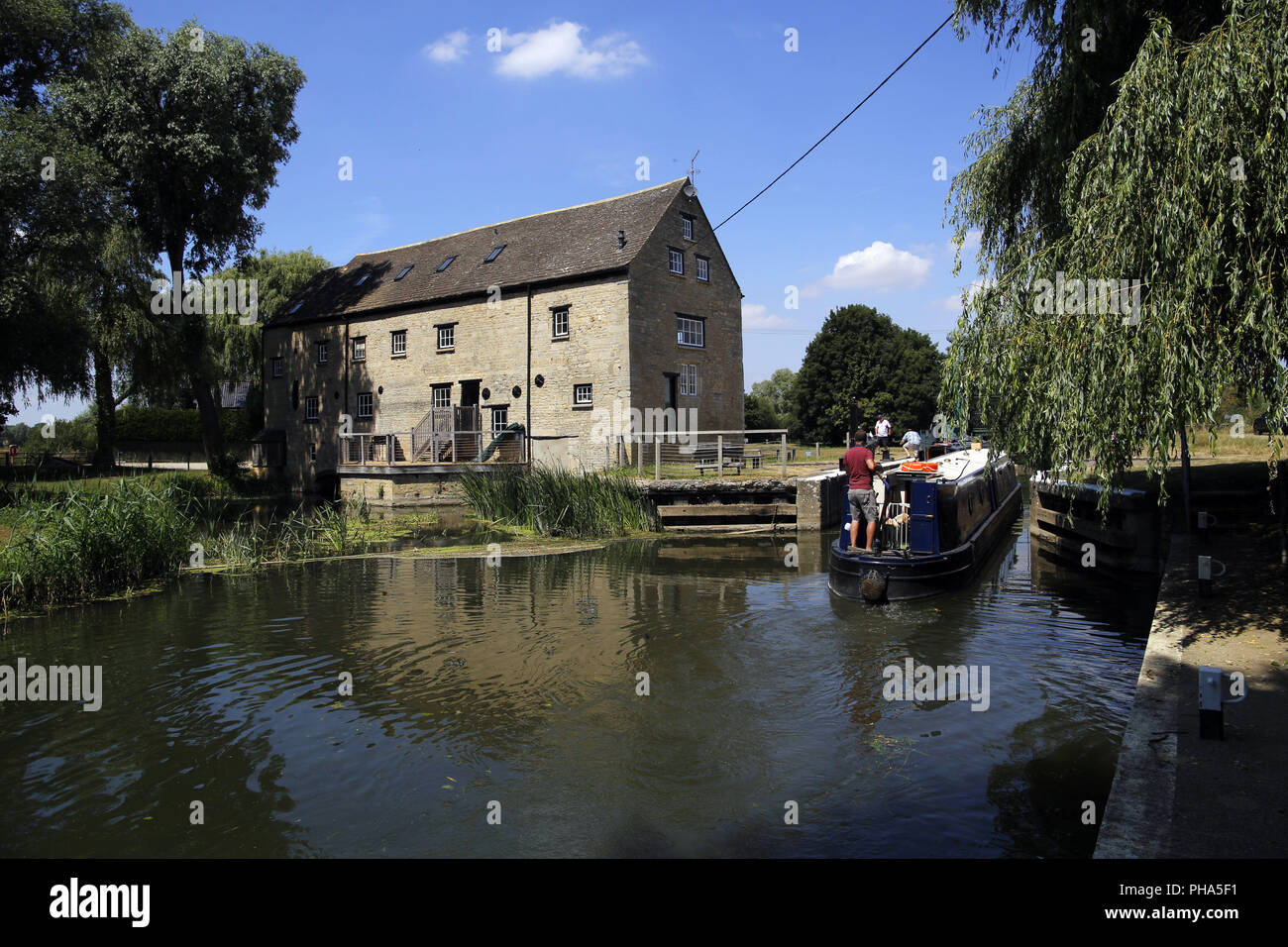 Narrowboat on the River Nene at Barnwell Lock, Oundle, Northamptonshire ...