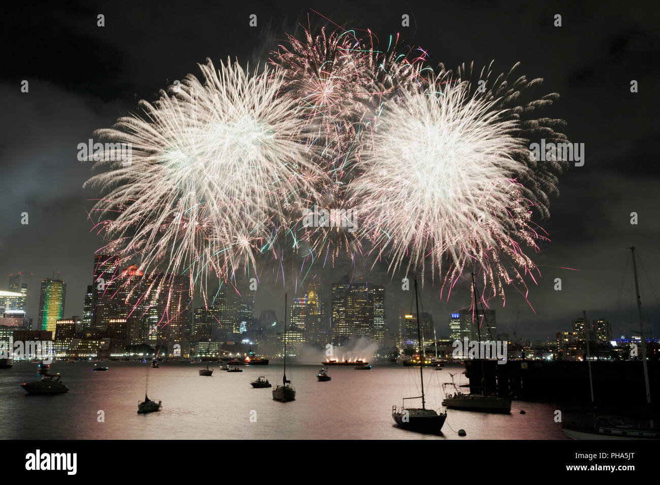 Skyline fireworks hi-res stock photography and images - Alamy