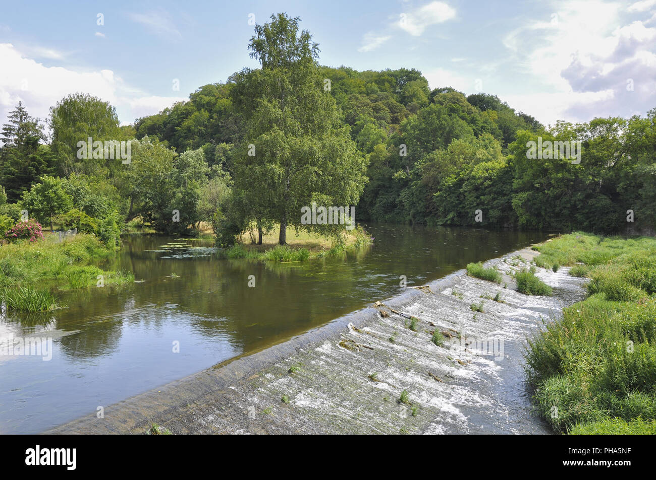 Stream weir hi-res stock photography and images - Alamy