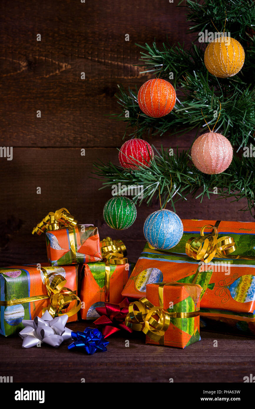Presents Under The Tree Stock Photos & Presents Under The Tree Stock ...