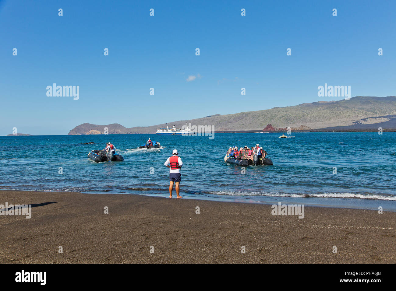 HOSE BOAT EXIT FROM TOURISTS, GALAPAGOS ISLAND, ECUADOR Stock Photo - Alamy
