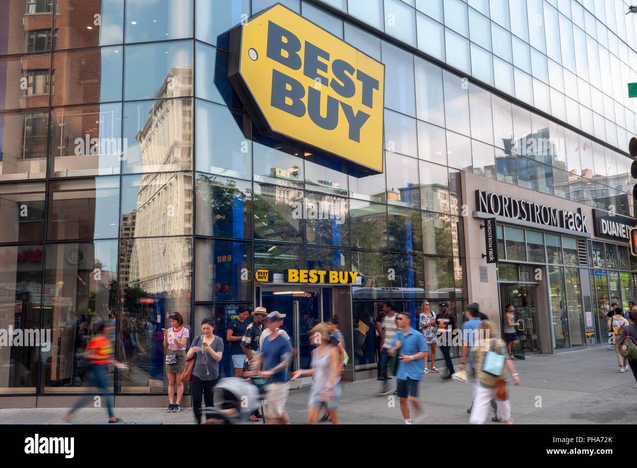 Consumer technology electronics hi-res stock photography and images - Alamy