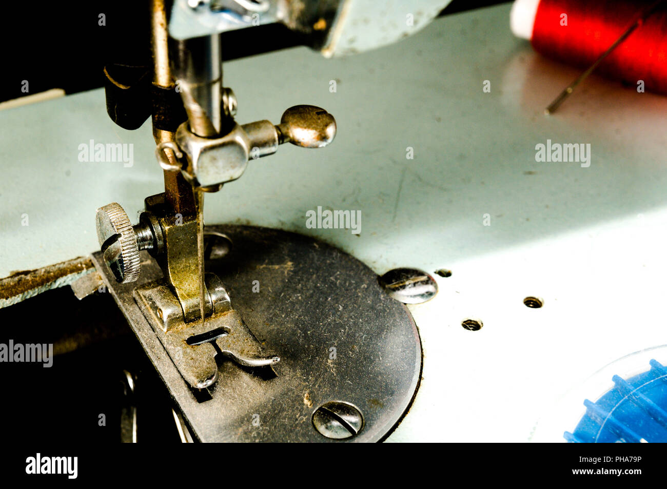 Old Vintage Sewing Machine Stock Photo - Alamy