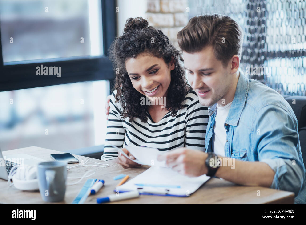 Team scrutinizing hi-res stock photography and images - Alamy