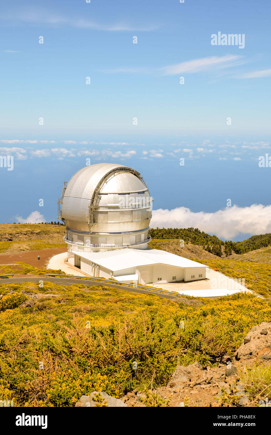 Observatory telescope mountain top hi-res stock photography and images ...