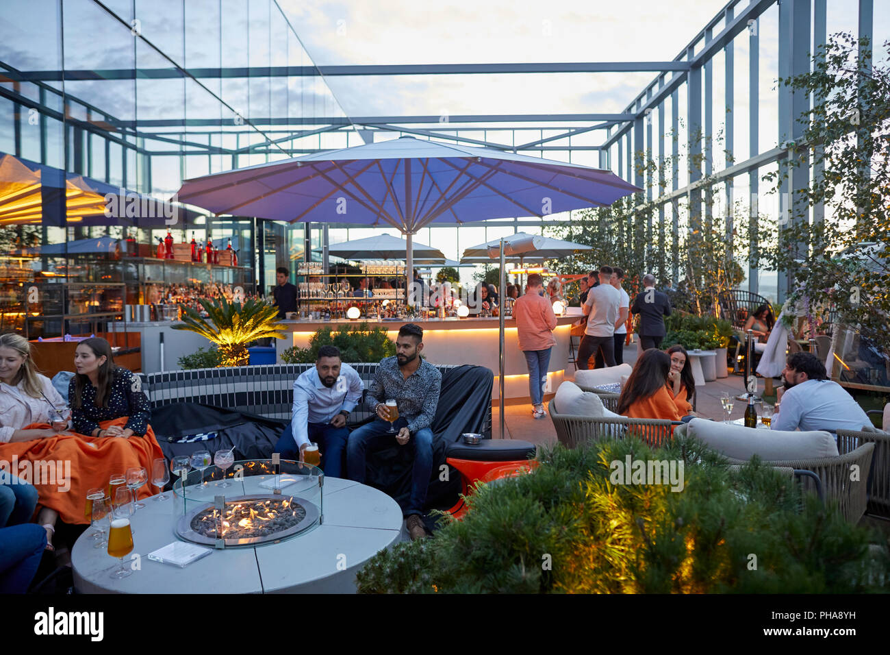 Situated 19th floor No.1 Spinningfields, 20 Stories glamorous ...