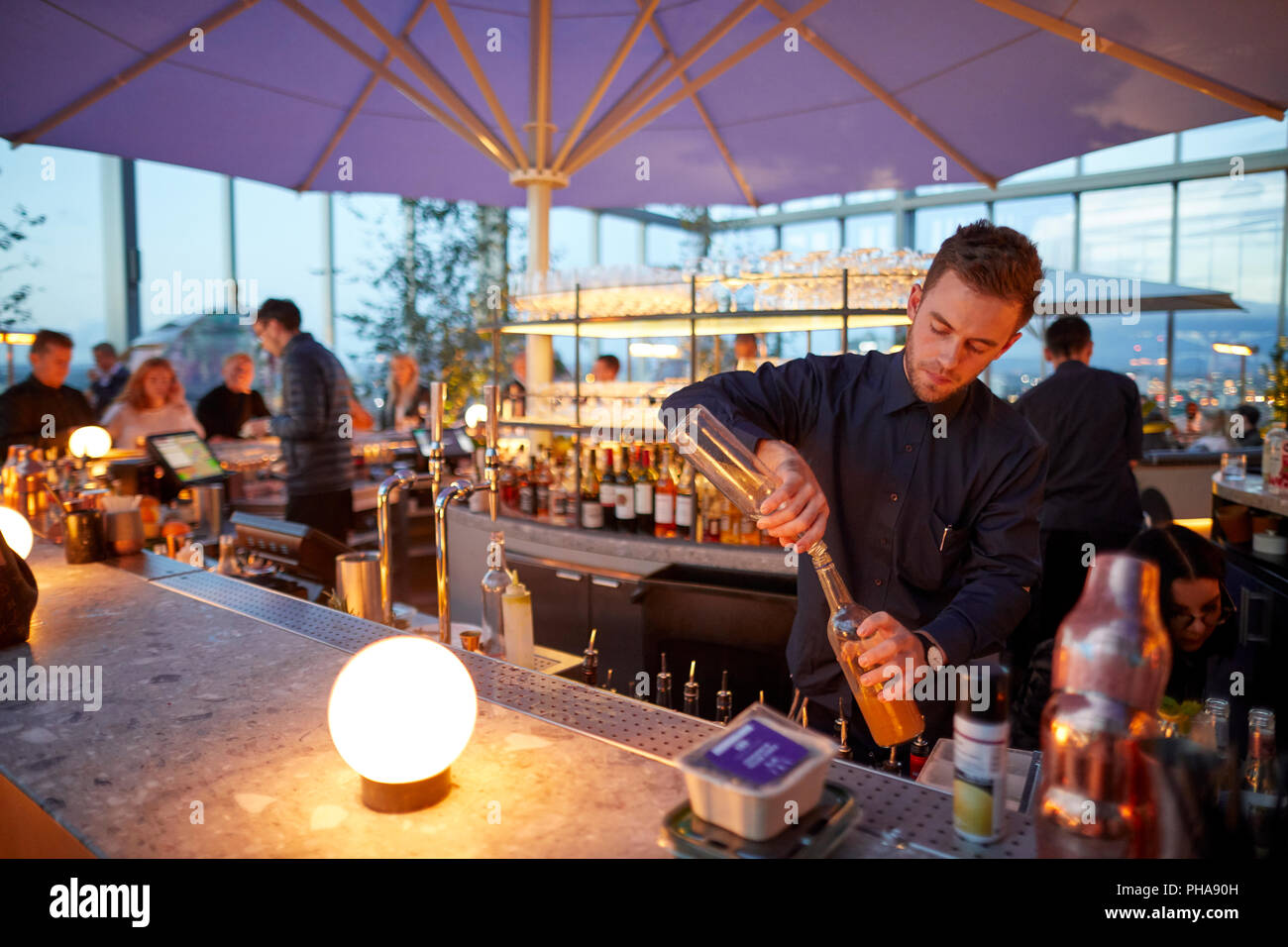 Situated 19th floor No.1 Spinningfields, 20 Stories glamorous ...