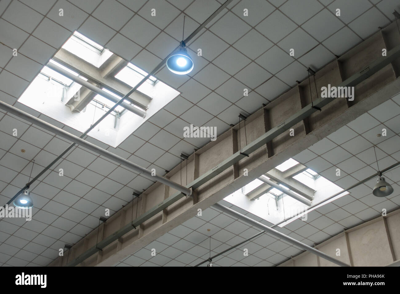 Modern industrial ceiling lights hi-res stock photography and images ...