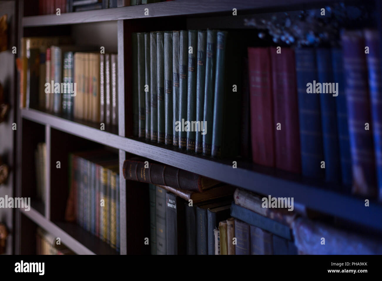 Old books vintage shelves hi-res stock photography and images - Alamy