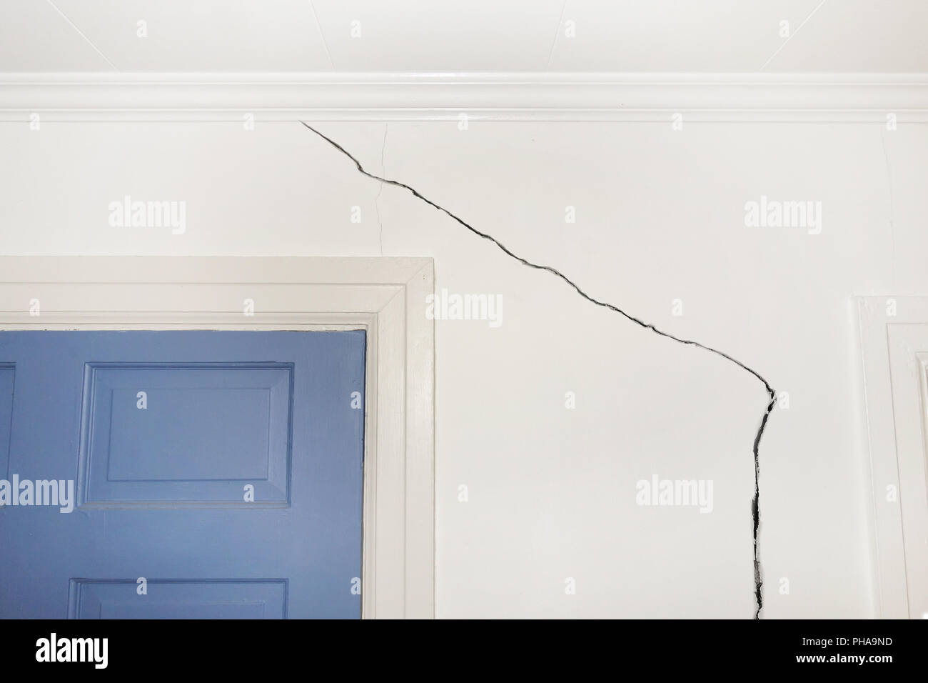 Wall defect hi-res stock photography and images - Alamy