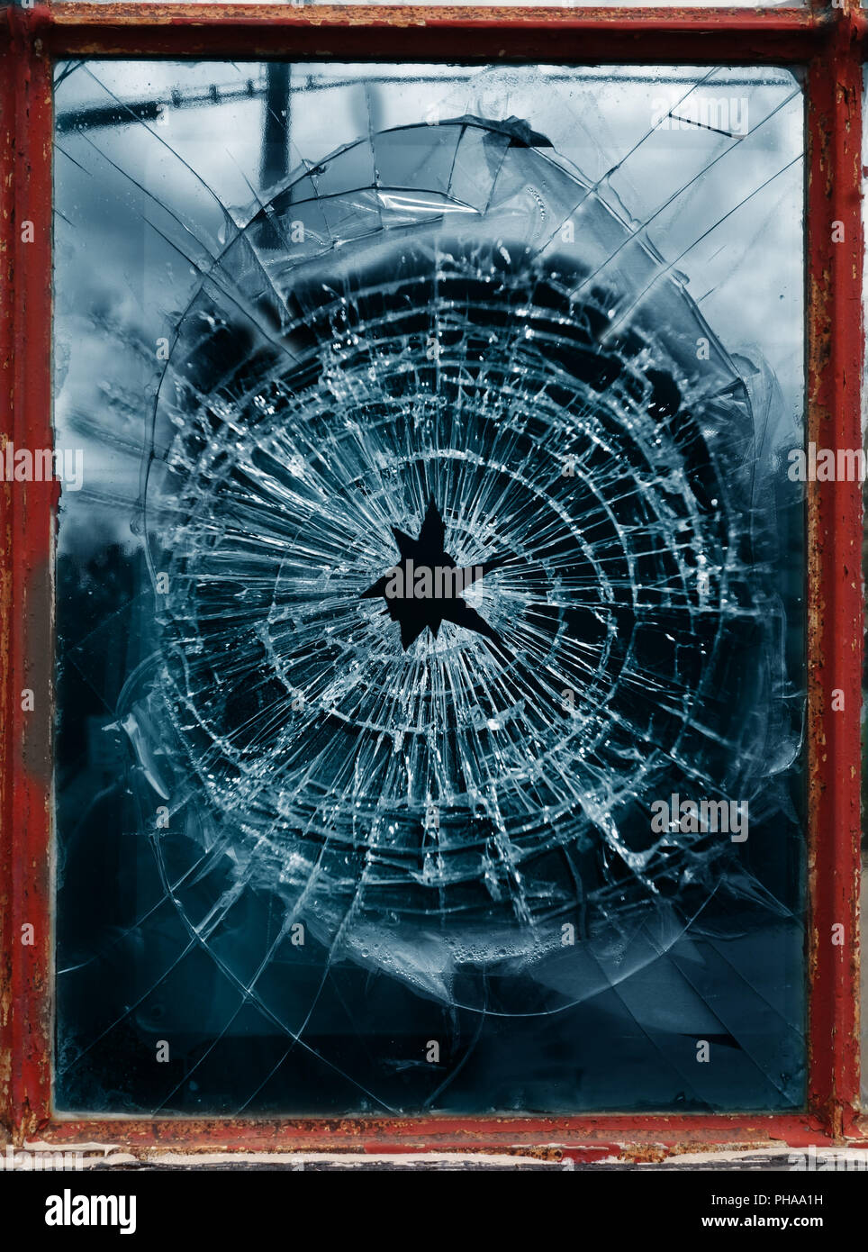 Shatter window hi-res stock photography and images - Alamy