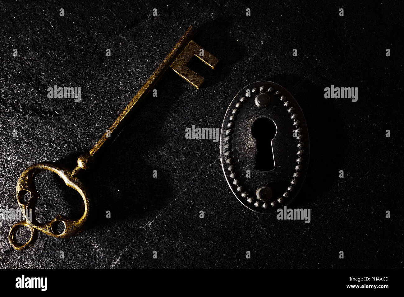 Gold key and lock Stock Photo - Alamy