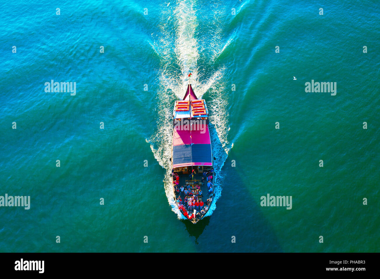 Aerial view one boat hi-res stock photography and images - Alamy