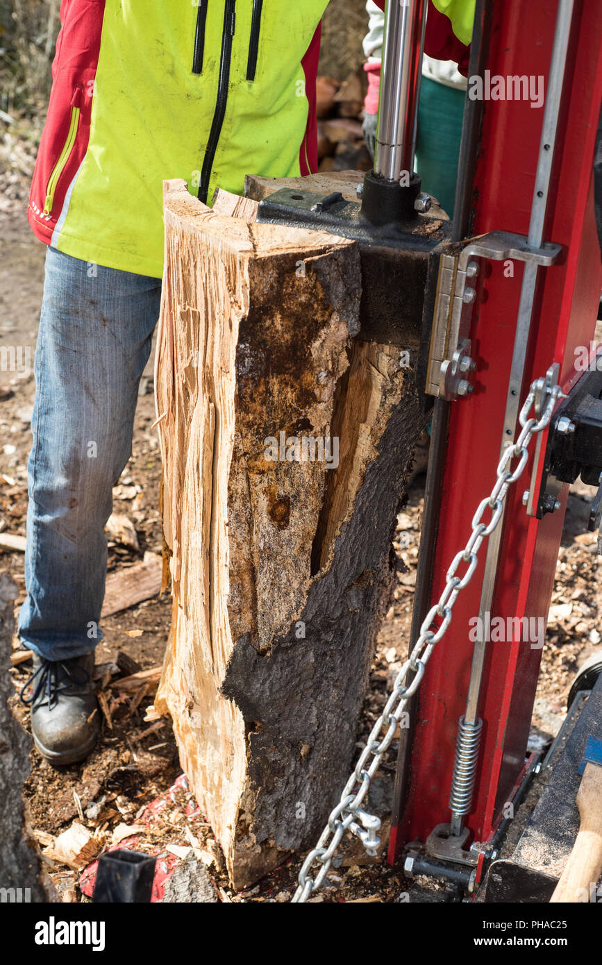 hydraulic wood splitter at tractor Stock Photo - Alamy