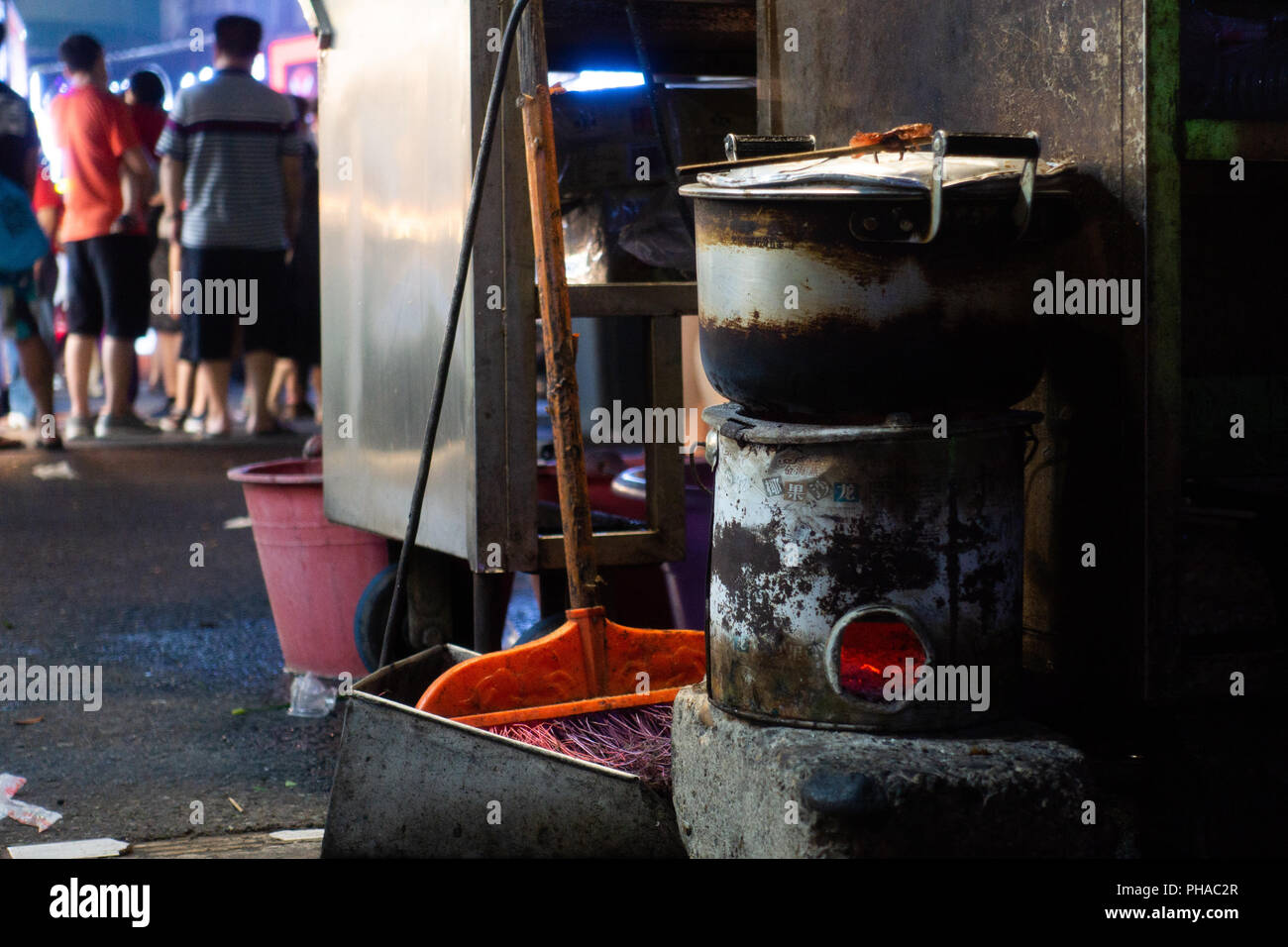 Thai cooking pots hi-res stock photography and images - Alamy