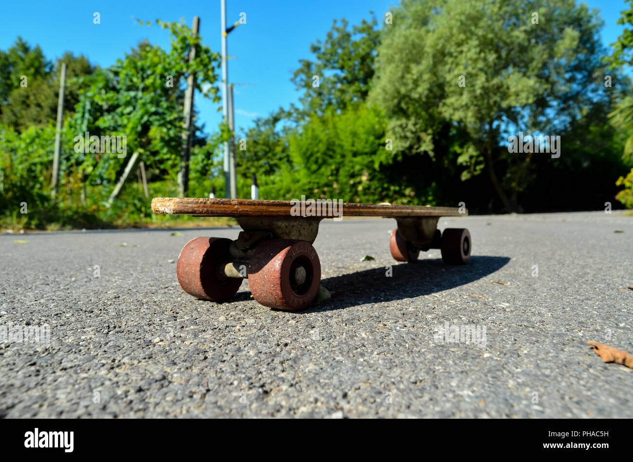 Wooden 70's skate board skateboard Stock Photo - Alamy