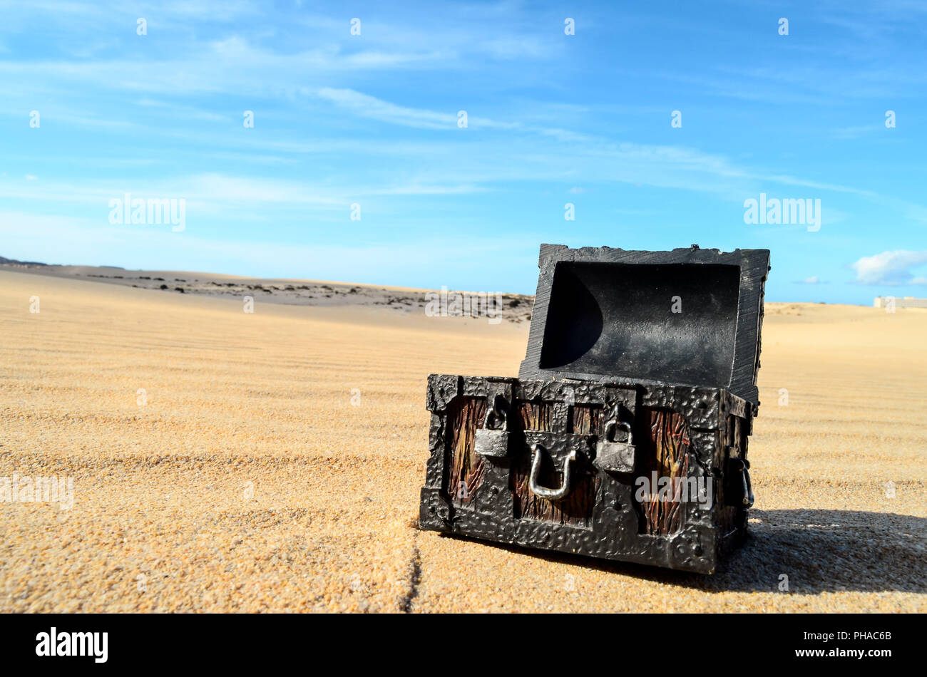 Treasure desert hi-res stock photography and images - Alamy