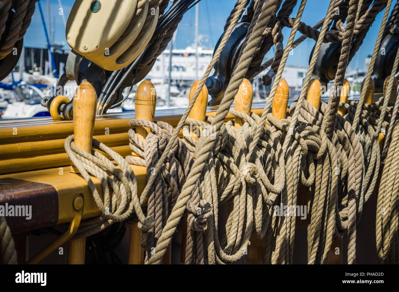 Block rigging on ship hi-res stock photography and images - Alamy