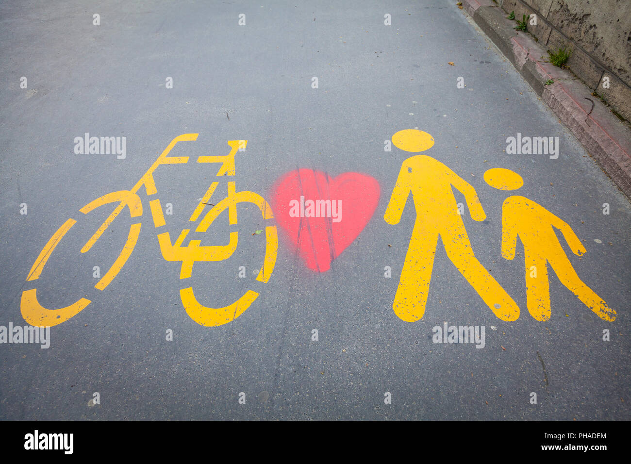 Bicycle traffic signs hi-res stock photography and images - Alamy