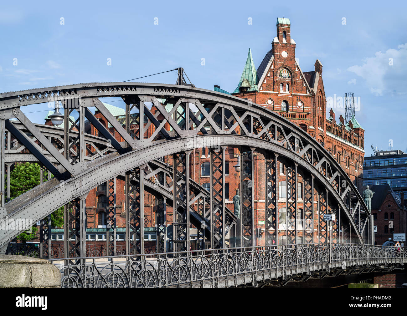 Warehouse bridge in hamburg Stock Photo - Alamy