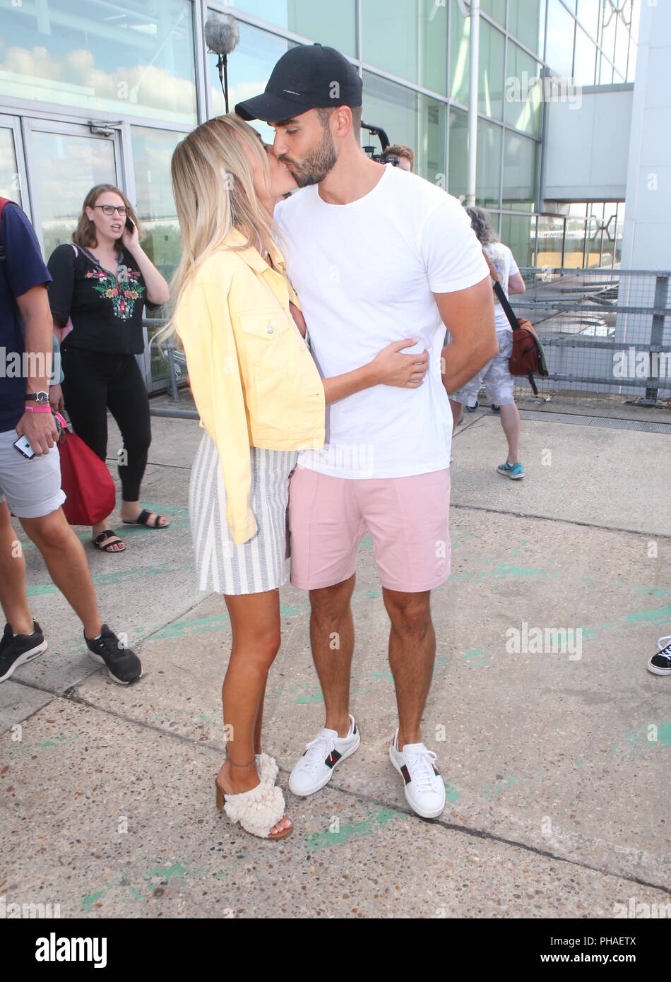 Laura anderson love island hi-res stock photography and images - Alamy
