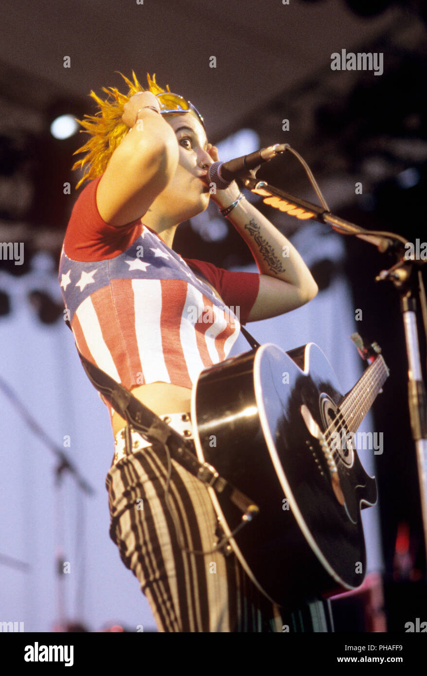 Linda Perry (4 Non Blondes) on 01.07.1994 in Memmingen. | usage ...