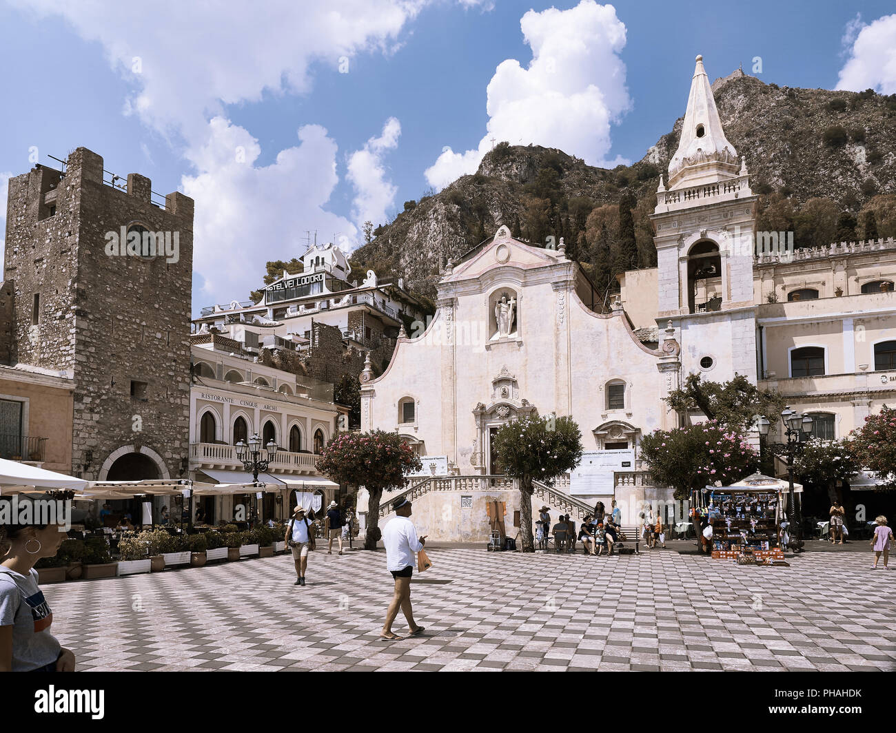 Taormina square hi-res stock photography and images - Alamy