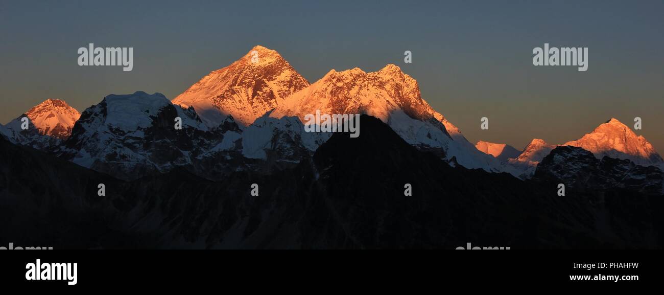 Himalayas mount everest hi-res stock photography and images - Alamy