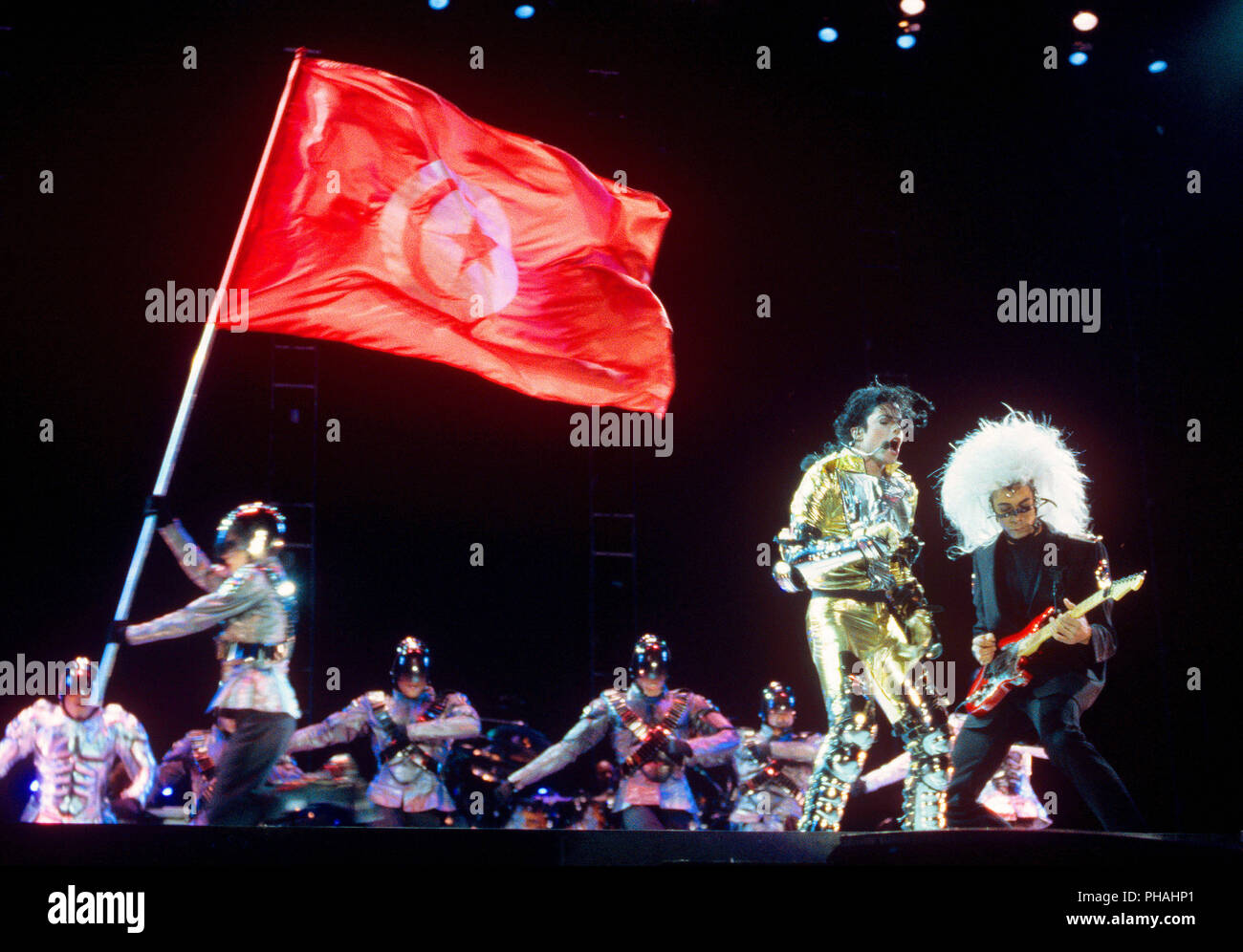 Michael Jackson (v.l. Michael Jackson, Greg Howe) on 01.10.1996 in ...