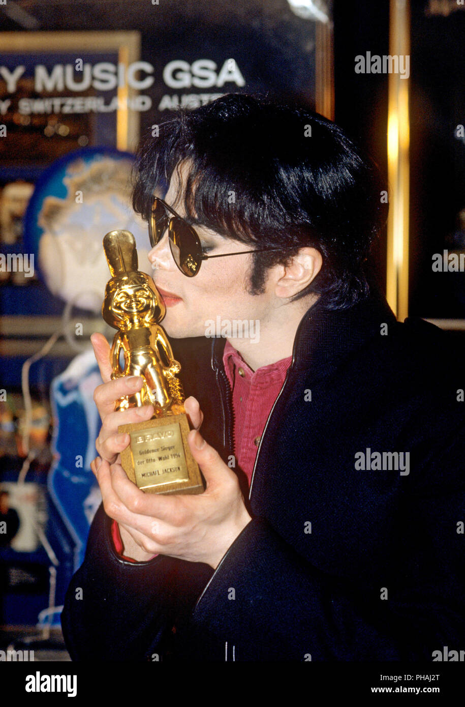 Michael Jackson on 01.11.1995 in Köln. | usage worldwide Stock Photo ...