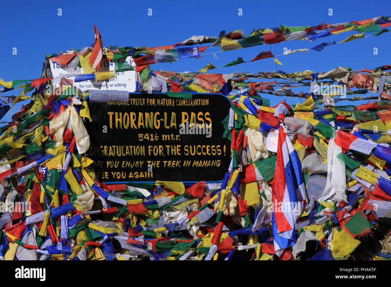 Prayer flags on annapurna hi-res stock photography and images - Alamy