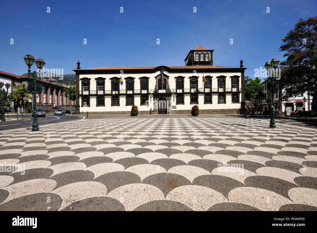 Madeira portugal funchal city hall hi-res stock photography and images ...