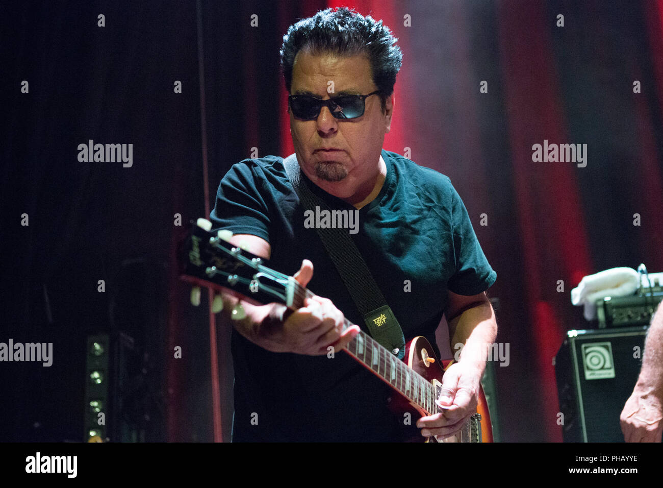 Los lobos band hi-res stock photography and images - Alamy
