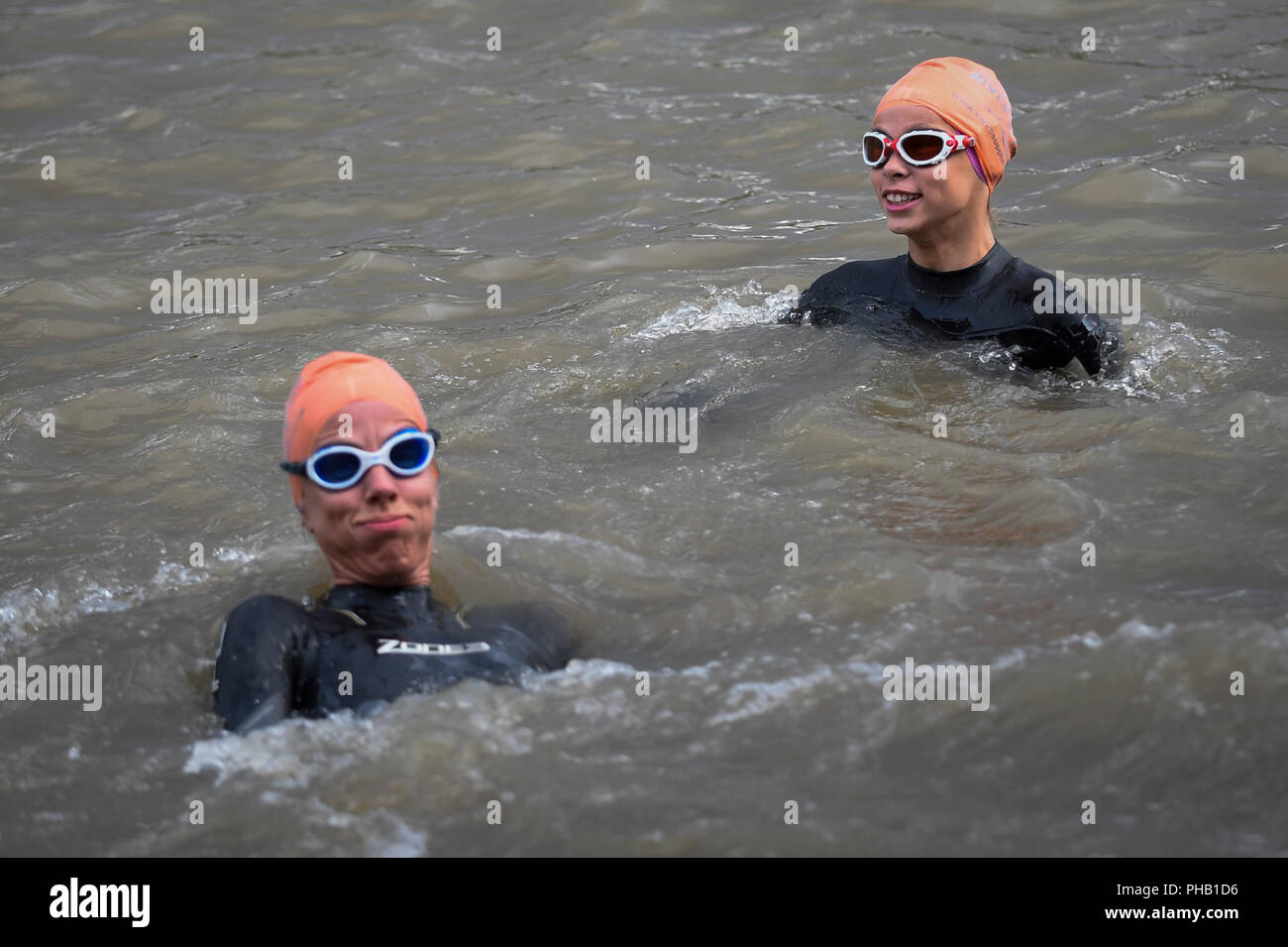 Swimmer in the thames hi-res stock photography and images - Alamy
