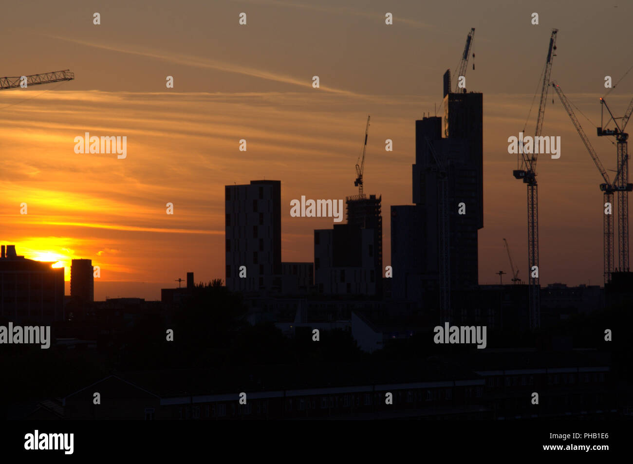 Manchester city skyline silhouette hi-res stock photography and images ...