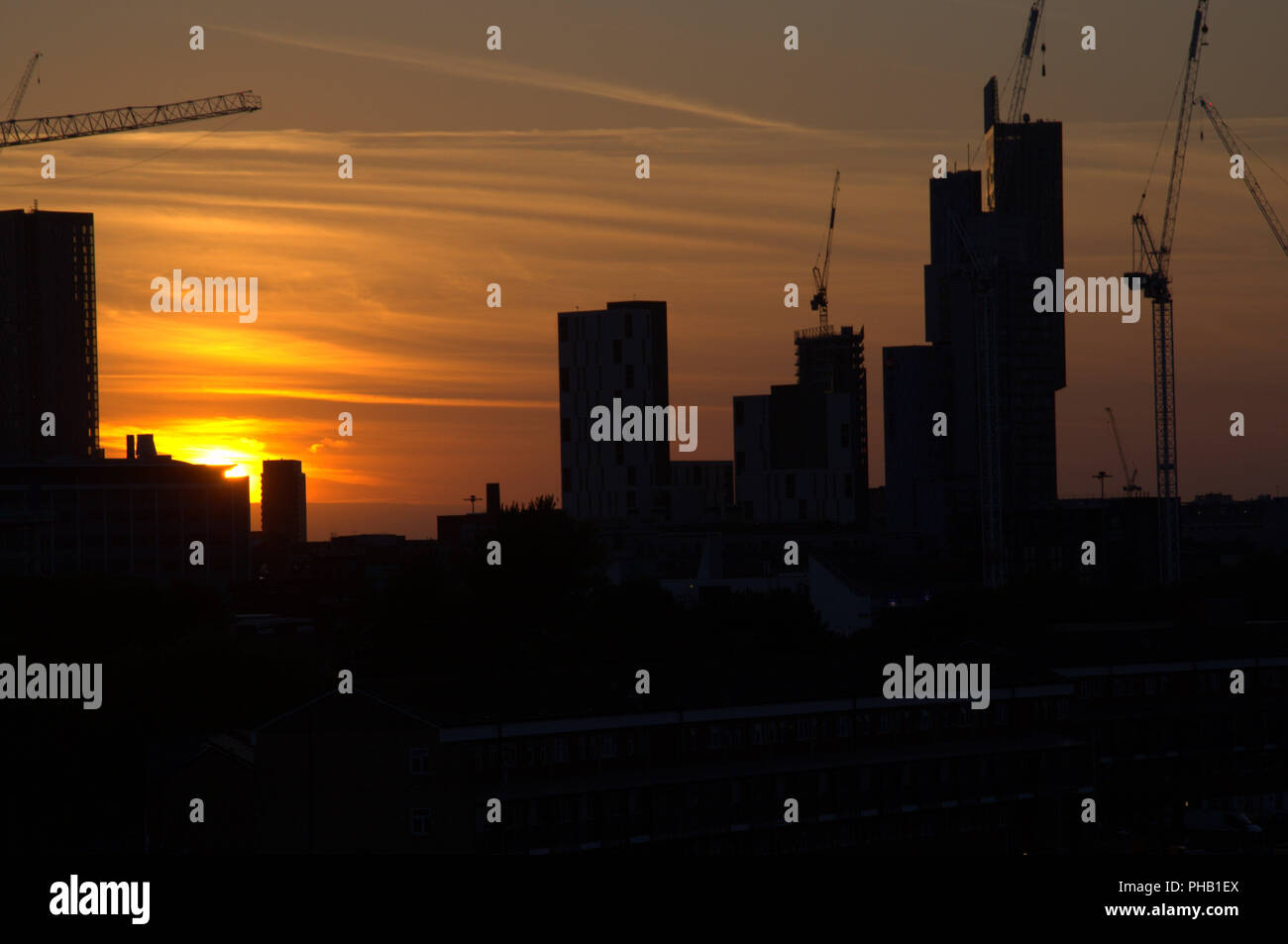 Manchester city skyline silhouette hi-res stock photography and images ...