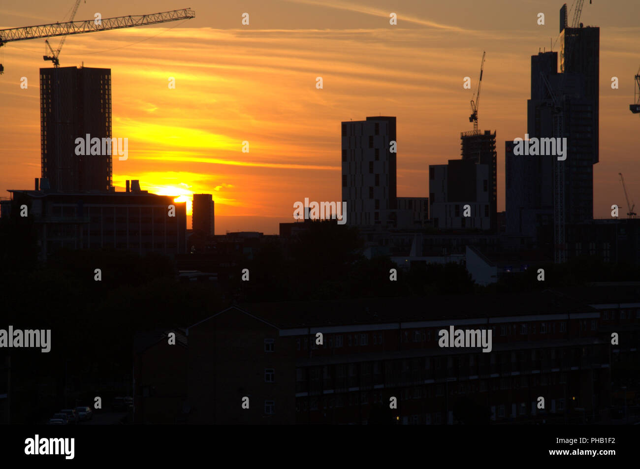 Manchester city skyline silhouette hi-res stock photography and images ...