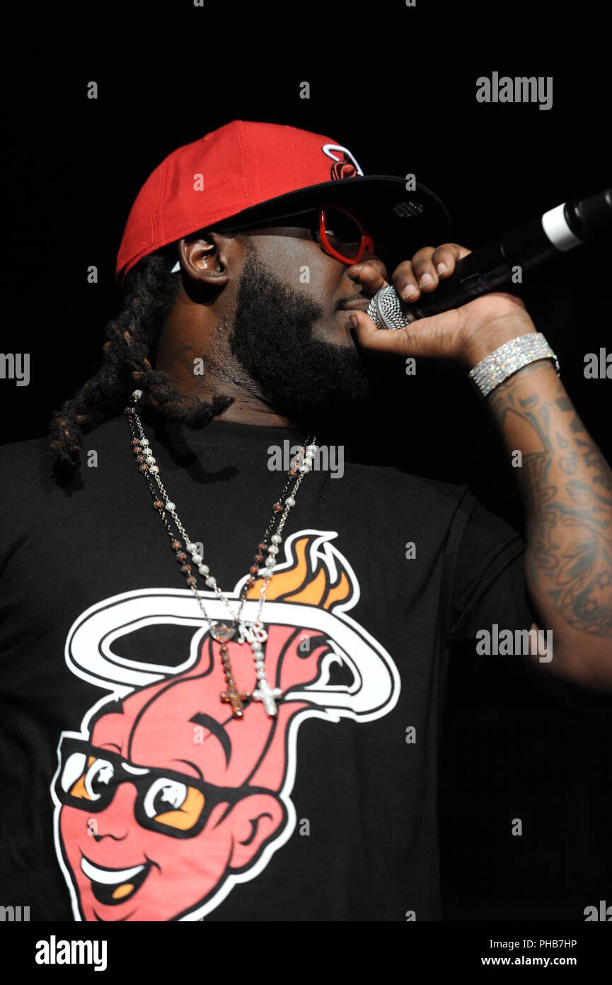 MIAMI, FL - OCTOBER 05: Singer T-Pain performs on Chris Brown's F.A.M.E ...