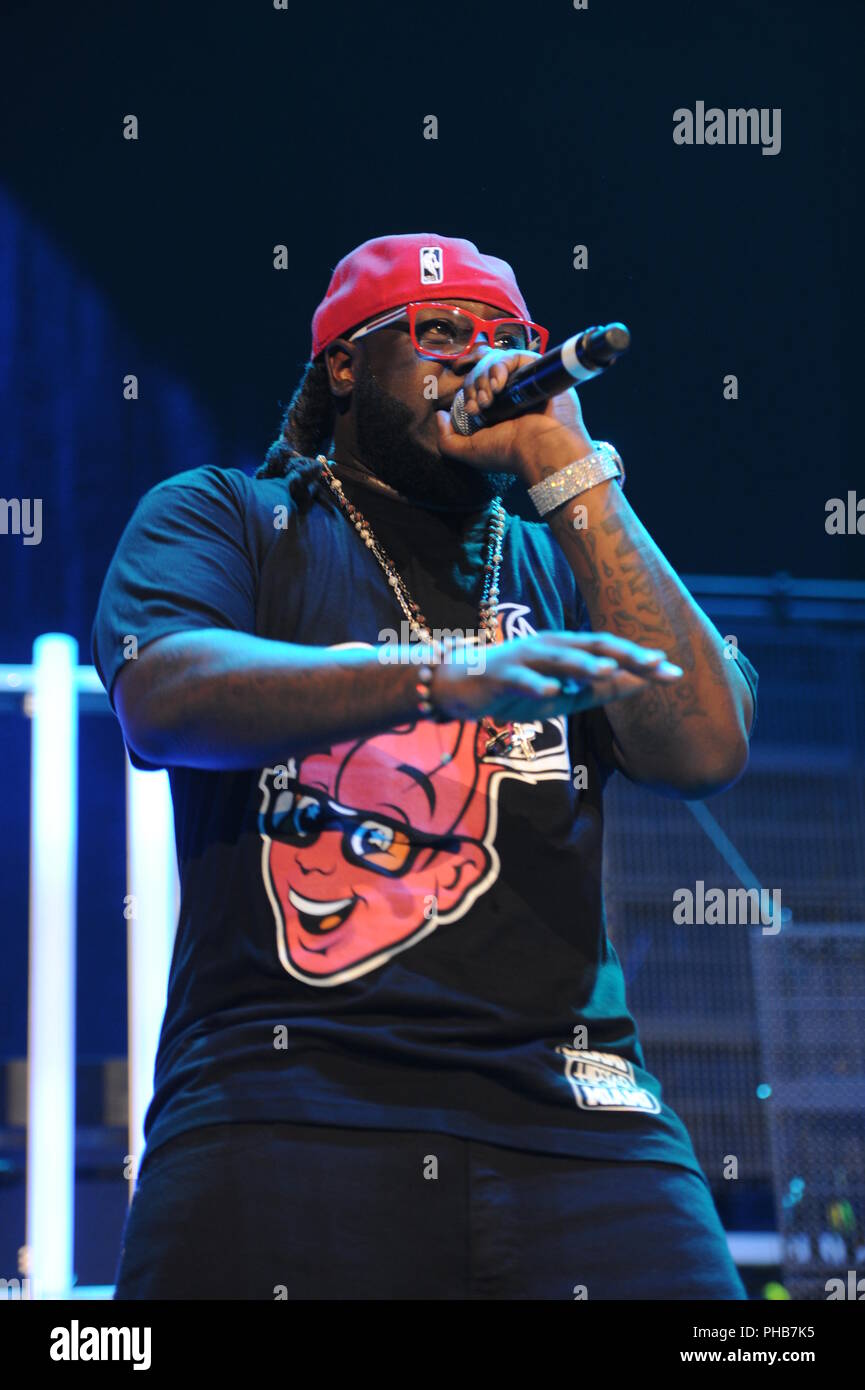 MIAMI, FL - OCTOBER 05: Singer T-Pain performs on Chris Brown's F.A.M.E ...