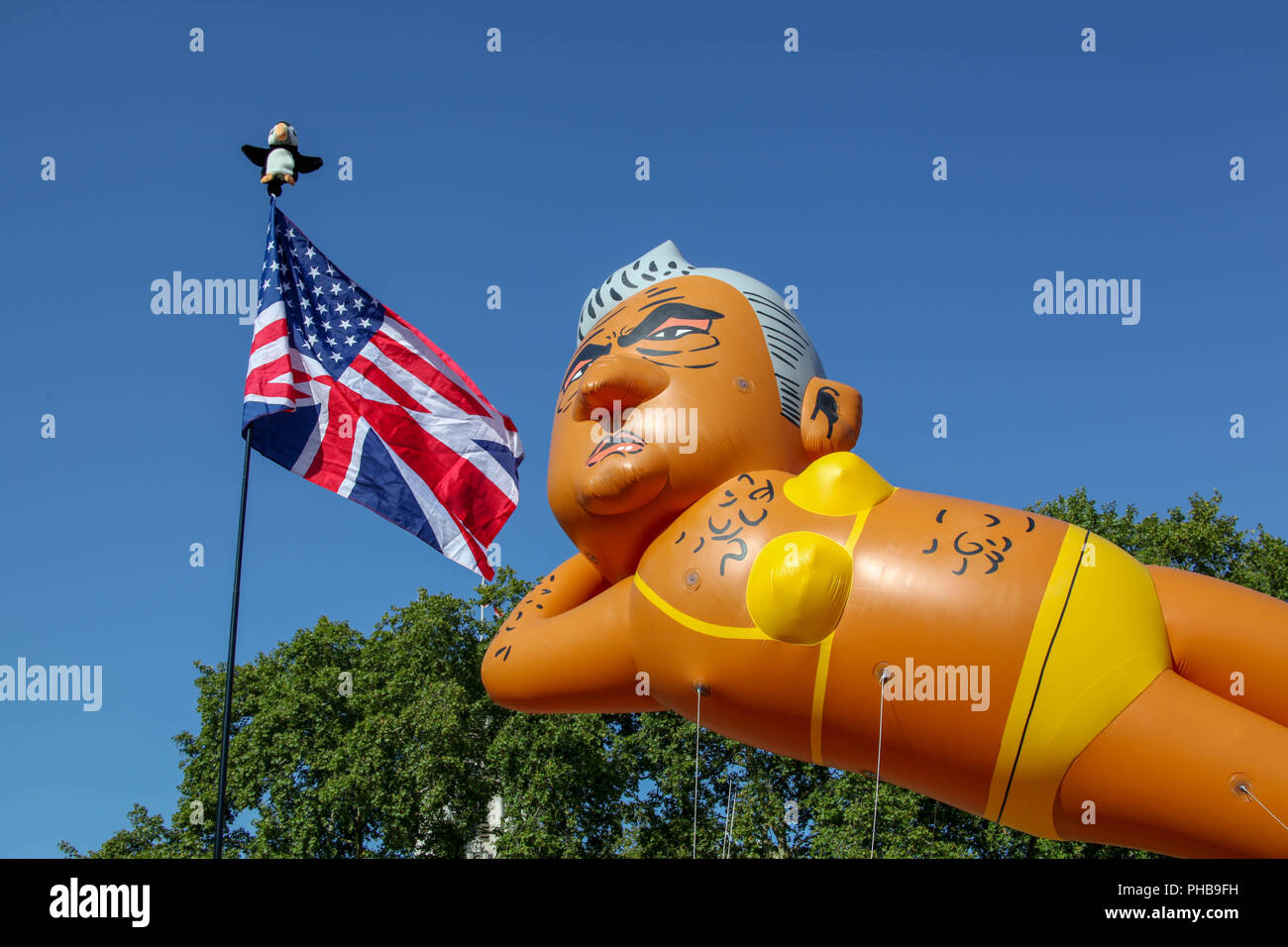 London, UK. 1st September 2018. The Sadiq Khan Balloon with a US/UK ...