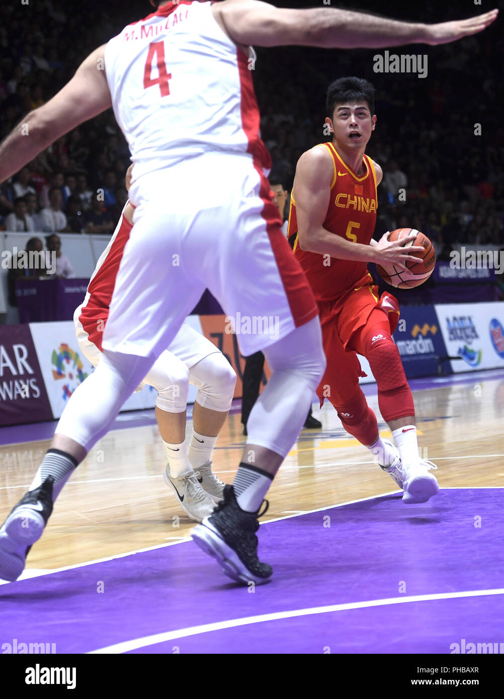 Jakarta, Indonesia. 1st Sep, 2018. Fang Shuo (R) of China competes ...