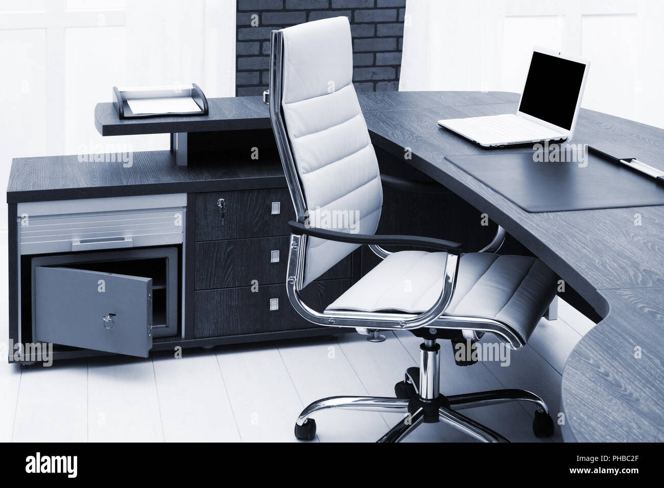 Desk drawer laptop on hi-res stock photography and images - Alamy