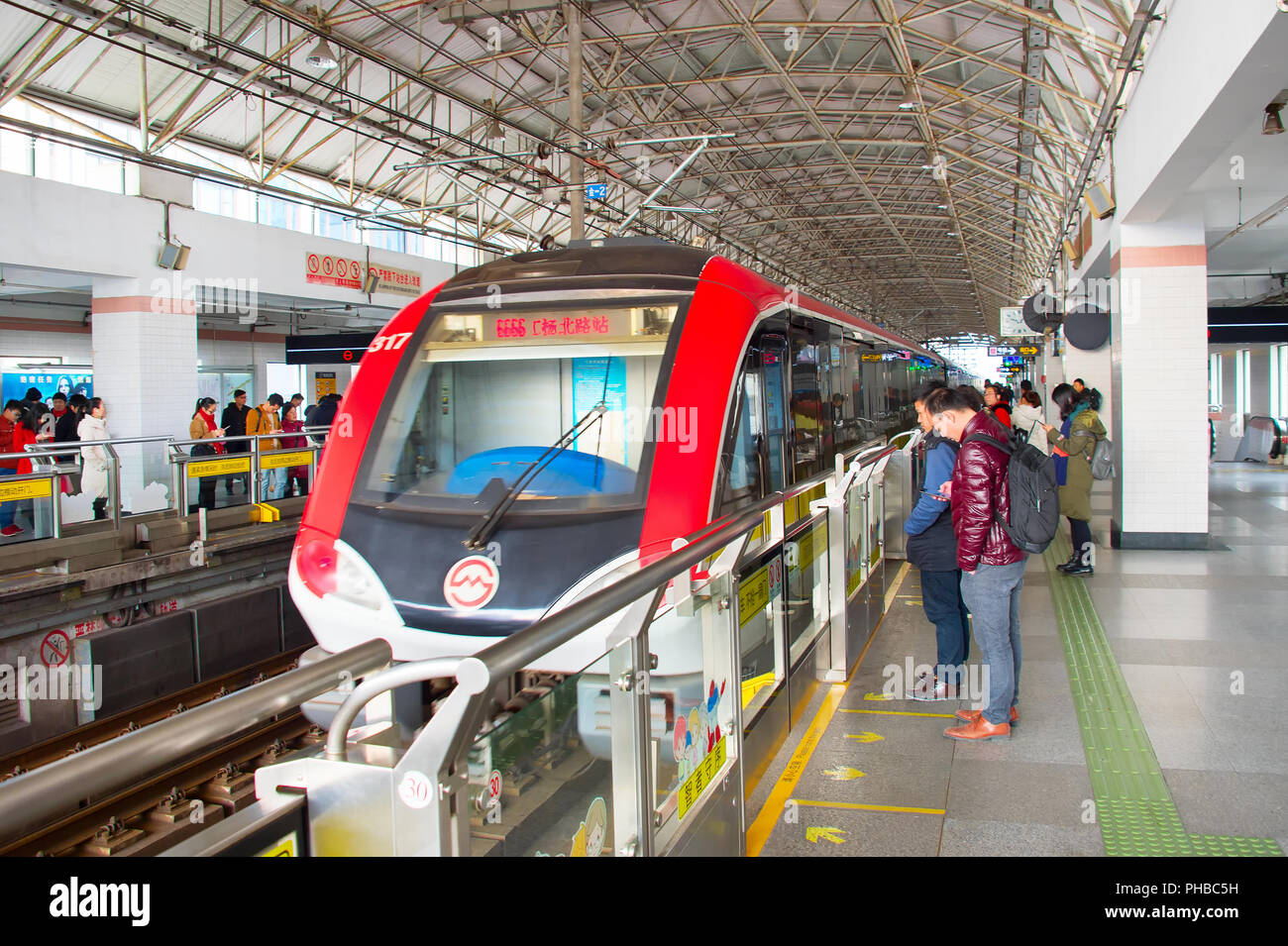 Shanghai Metro platform station, China Stock Photo - Alamy