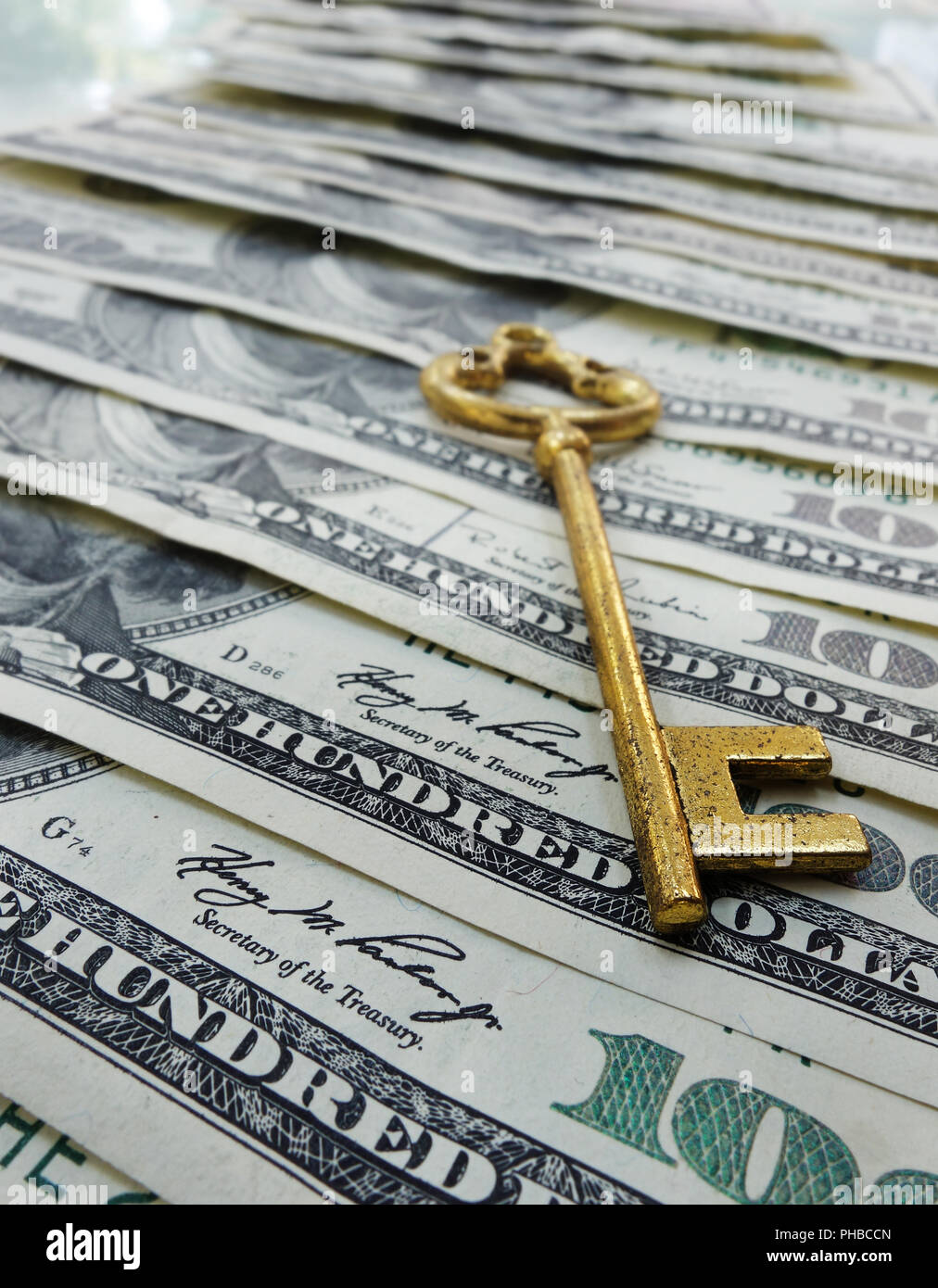 Gold key on cash Stock Photo - Alamy