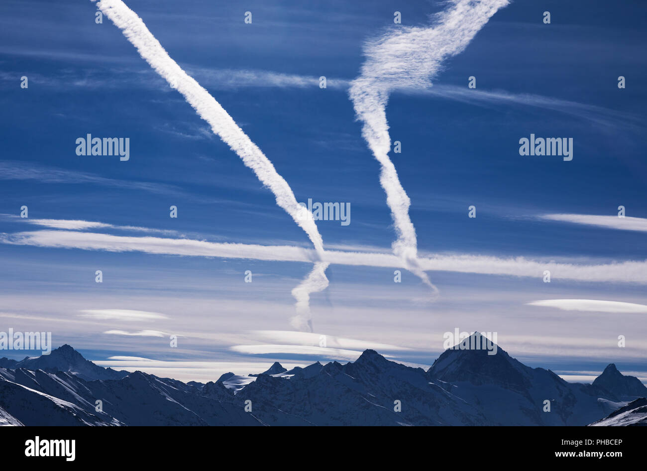 Fly routes hi-res stock photography and images - Alamy