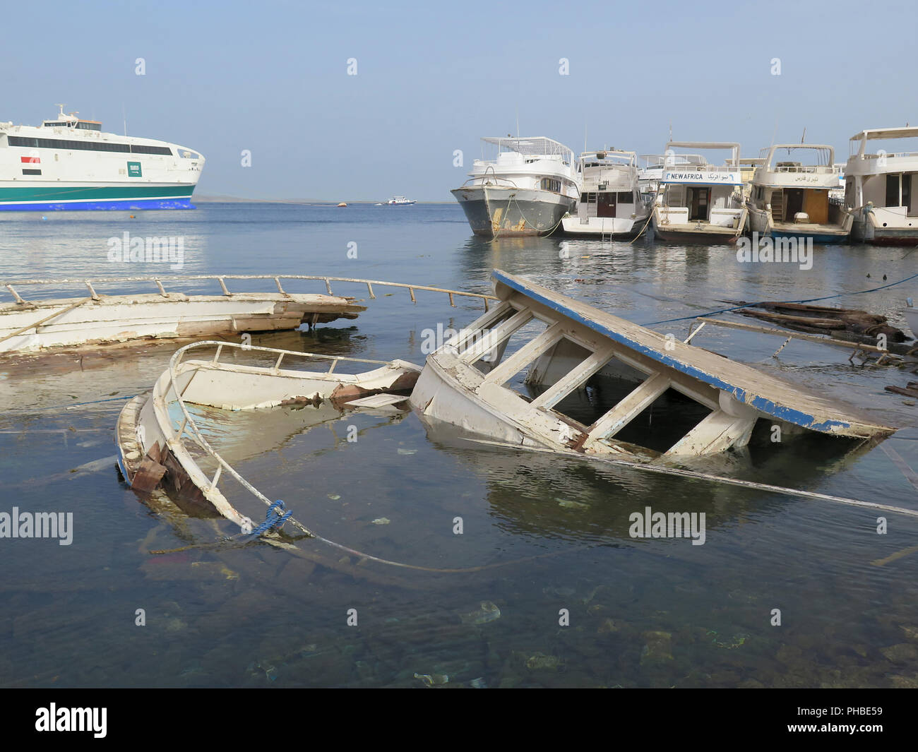 Wrack, Fischereihafen, Hurghada, Aegypten Stock Photo - Alamy
