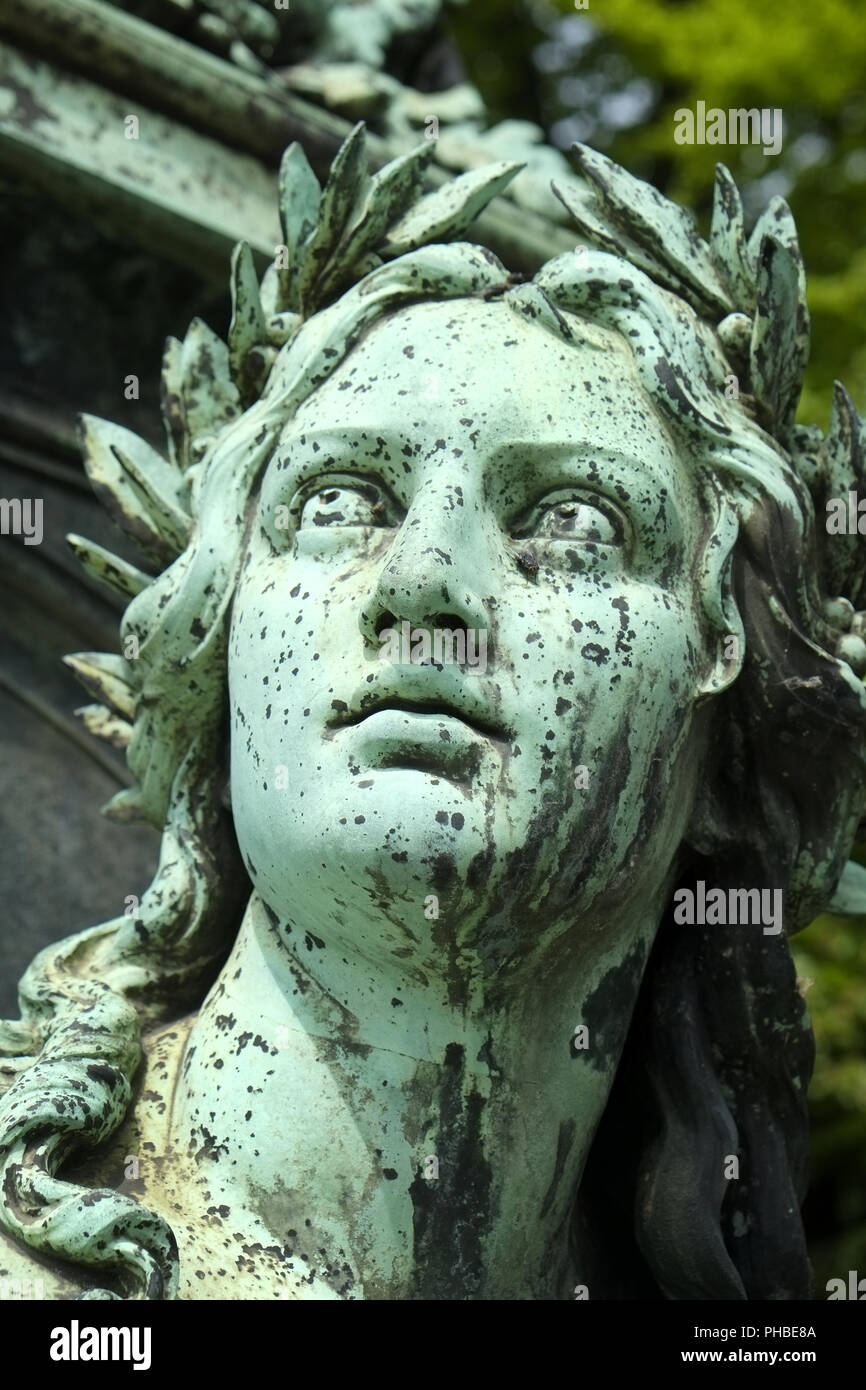 Bronze portrait hi-res stock photography and images - Alamy