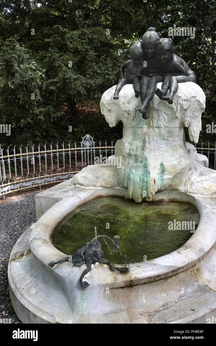 Fairy Tale Fountain, Maerchenbrunnen, Dusseldorf Stock Photo - Alamy