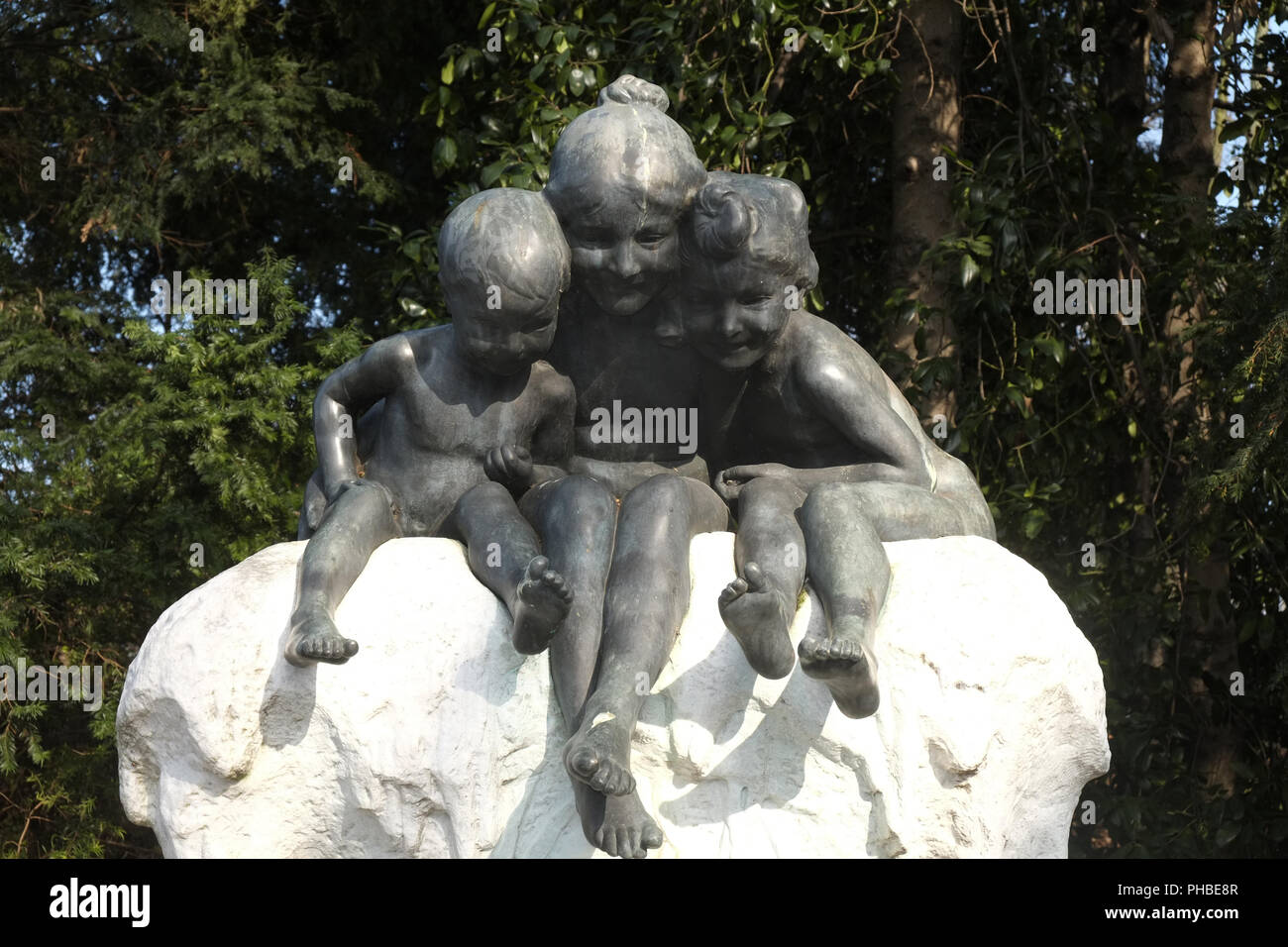 Fairy Tale Fountain, Maerchenbrunnen, Dusseldorf Stock Photo - Alamy